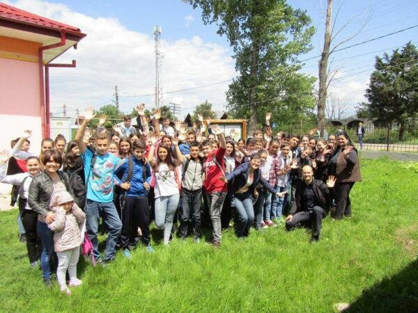 Poeni, o primăvară ecologică • Societatea Ornitologică Romană